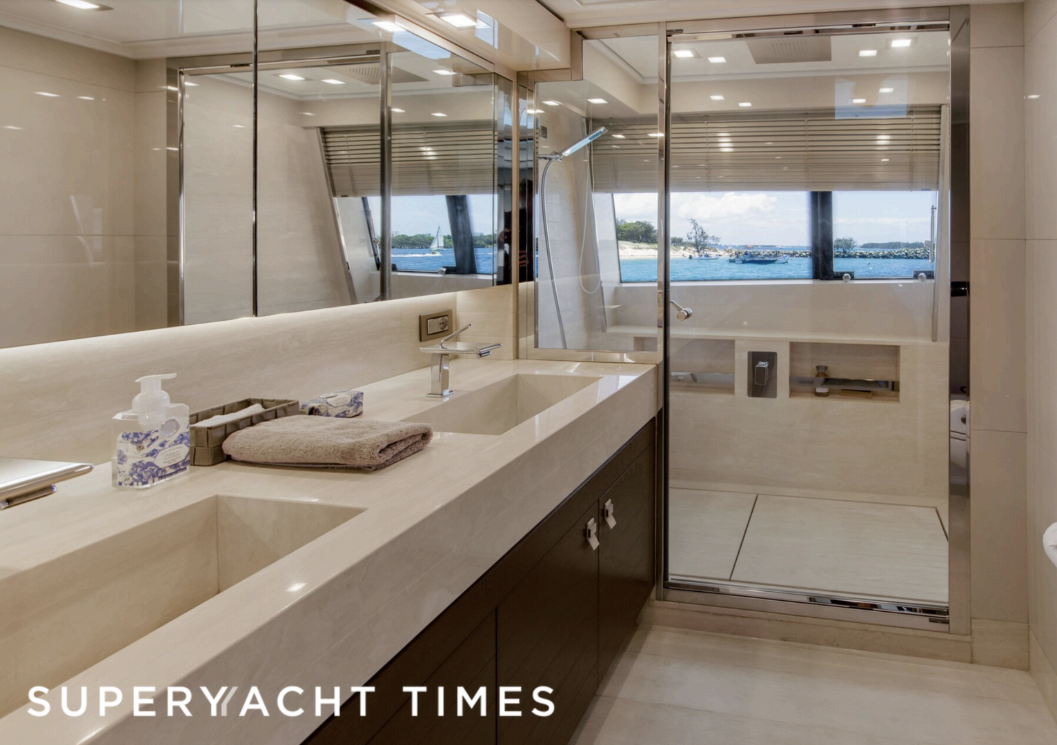 Custom Line 33m yacht Pinnacle for sale