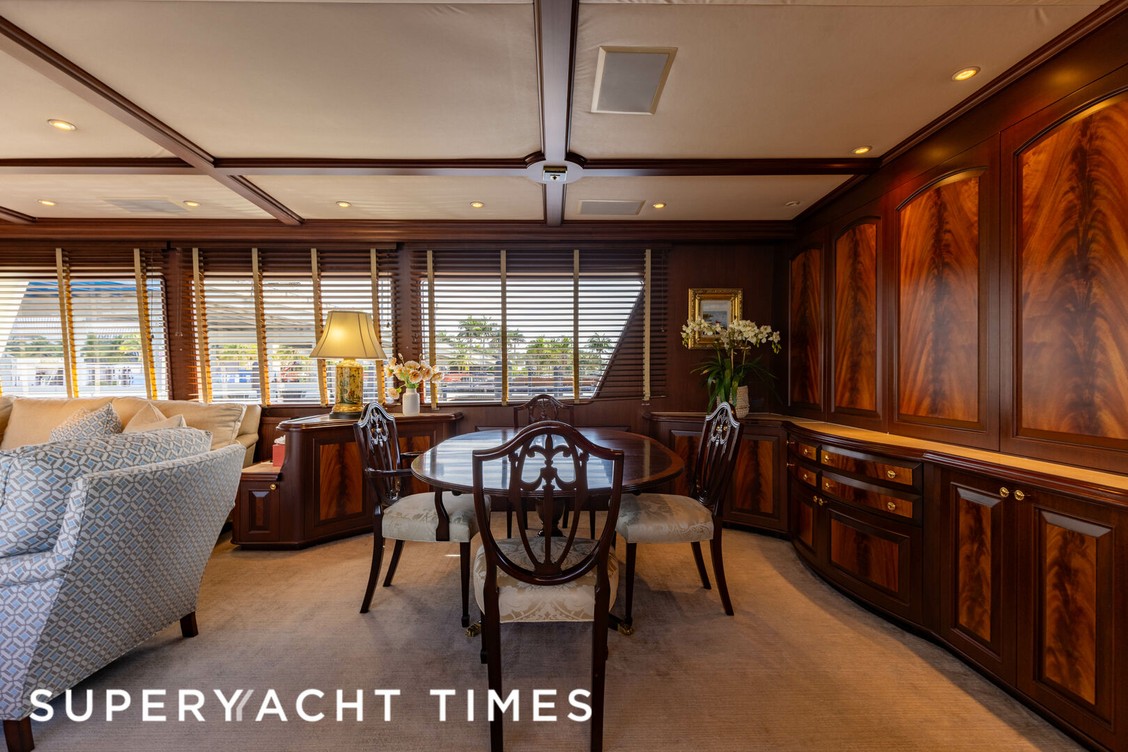 32m Derecktor motor yacht Starlight for sale