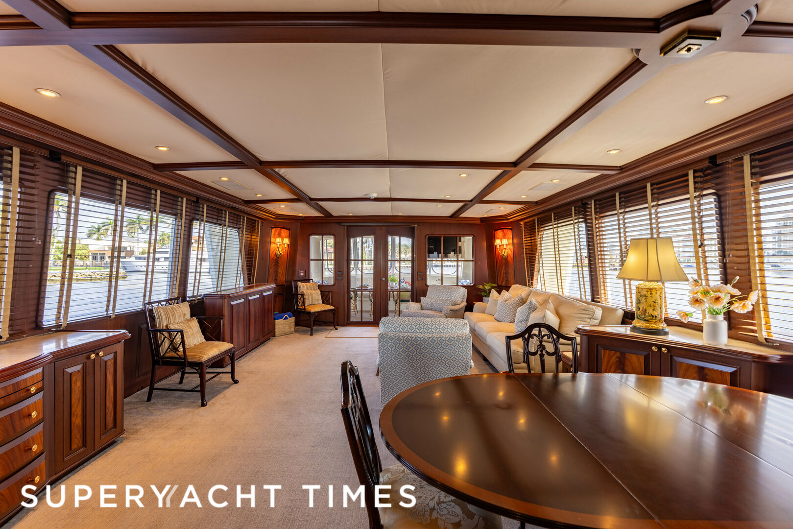 32m Derecktor motor yacht Starlight for sale