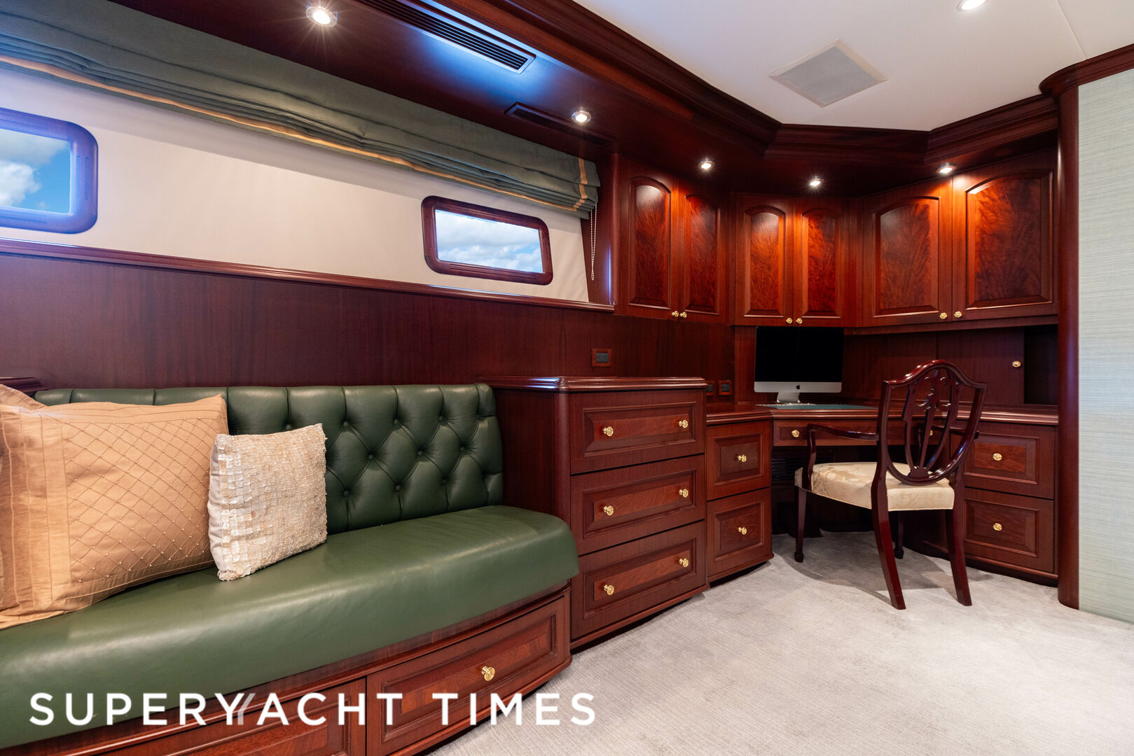 32m Derecktor motor yacht Starlight for sale