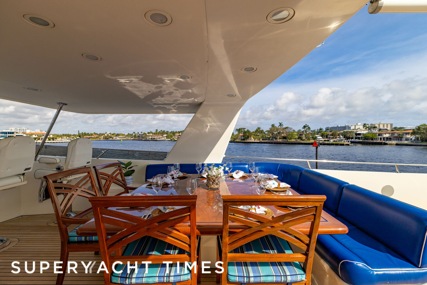 32m Derecktor motor yacht Starlight for sale