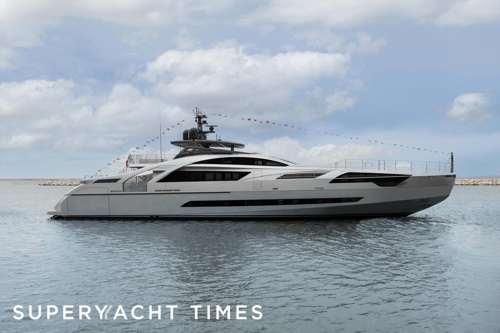 Video: Fourth 43m Pershing 140 superyacht Arina launched