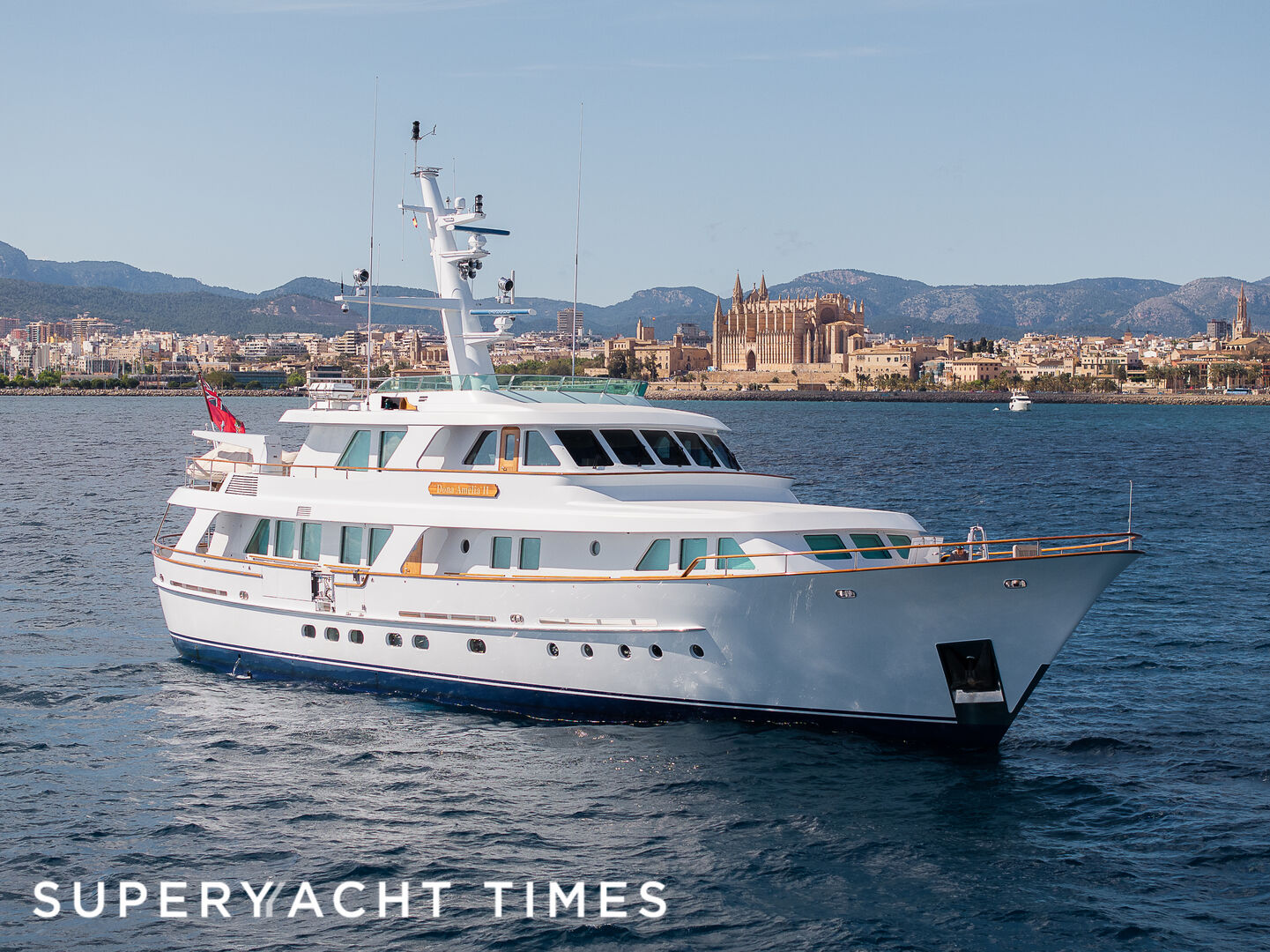 34m Hakvoort motor yacht Dona Amélia II in Palma