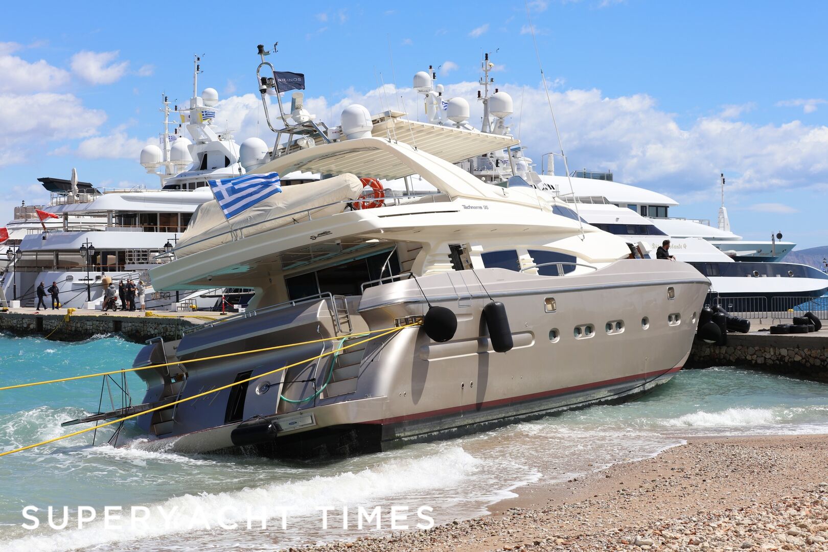 30m Rizzardi motor yacht Why salvaged in Greece