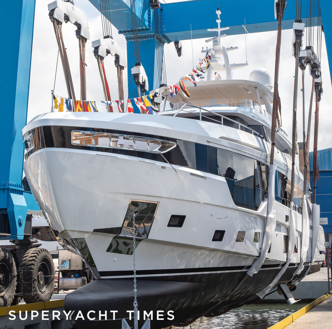38m Azimut Grande 38 Trideck motor yacht launched