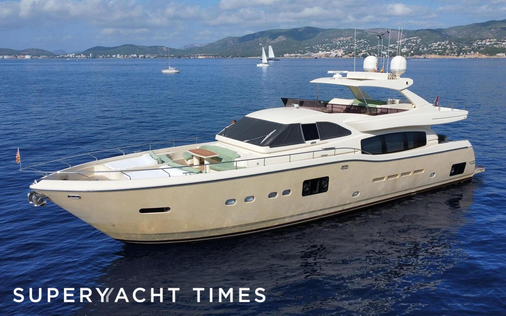 26m Ferretti motor yacht Enzo Mare sold in-house