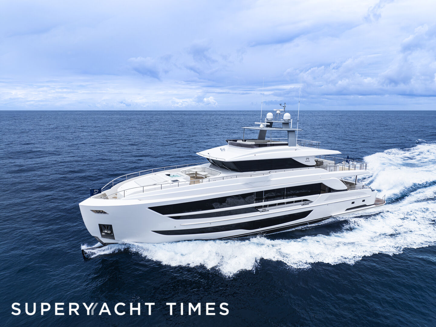 33m New-build Horizon FD110 Tri-deck yacht sold