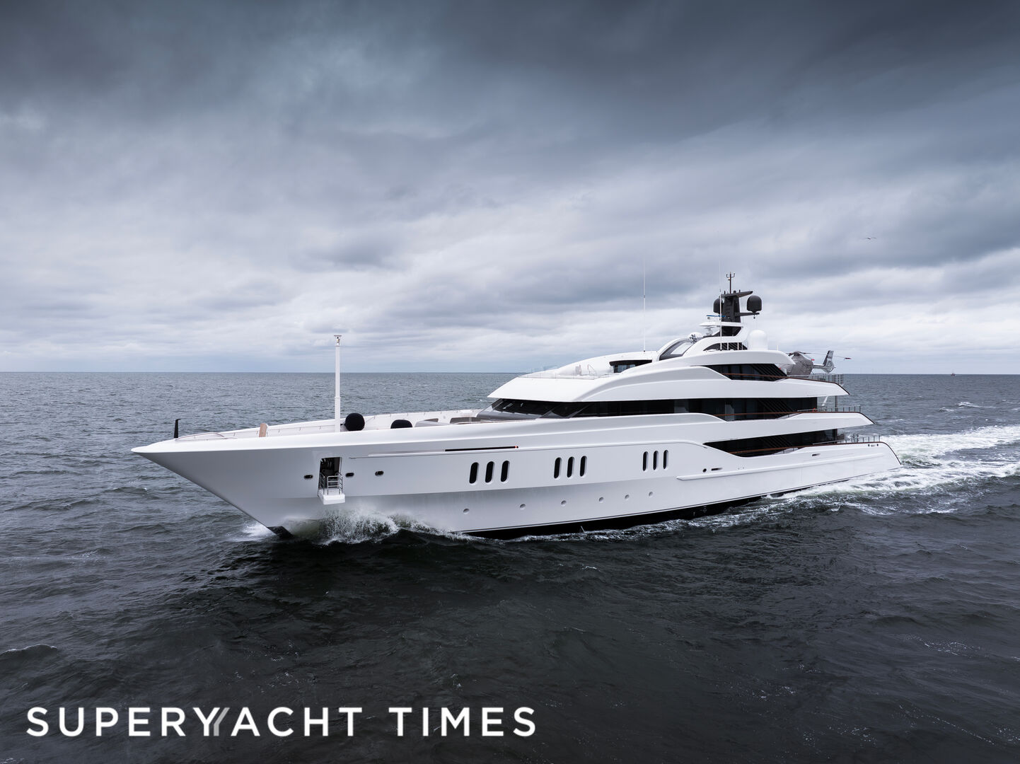 72m Feadship superyacht Vanish arriving in Amsterdam