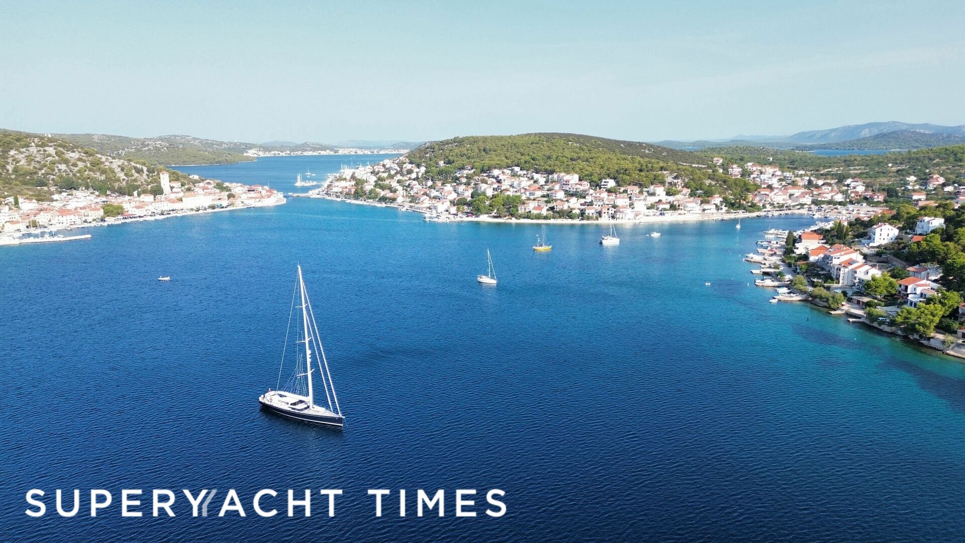 Southern Wind sailing yacht Hevea in Tisno