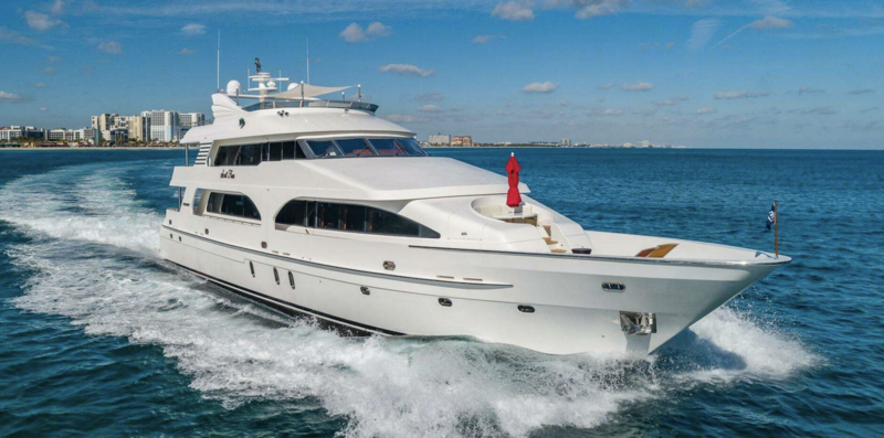 33m President motor yacht Scott Free sold