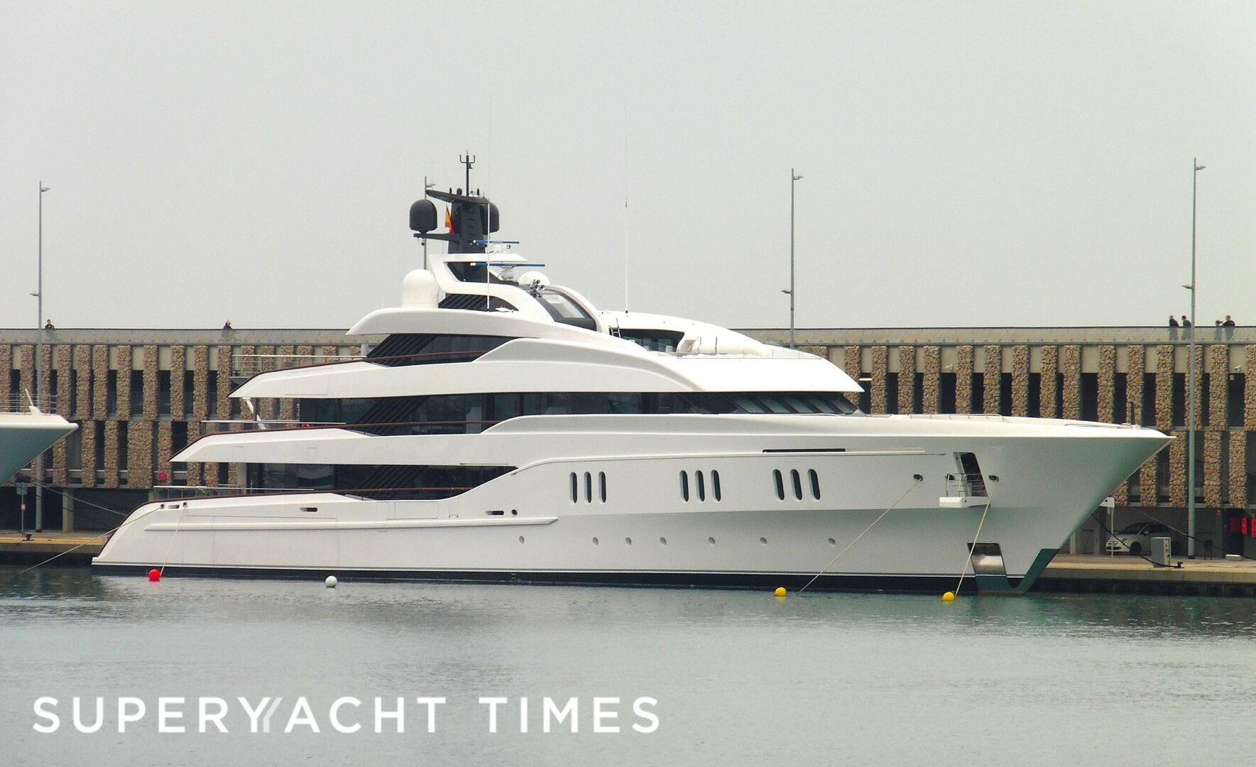 72m Feadship superyacht Vanish in Barcelona