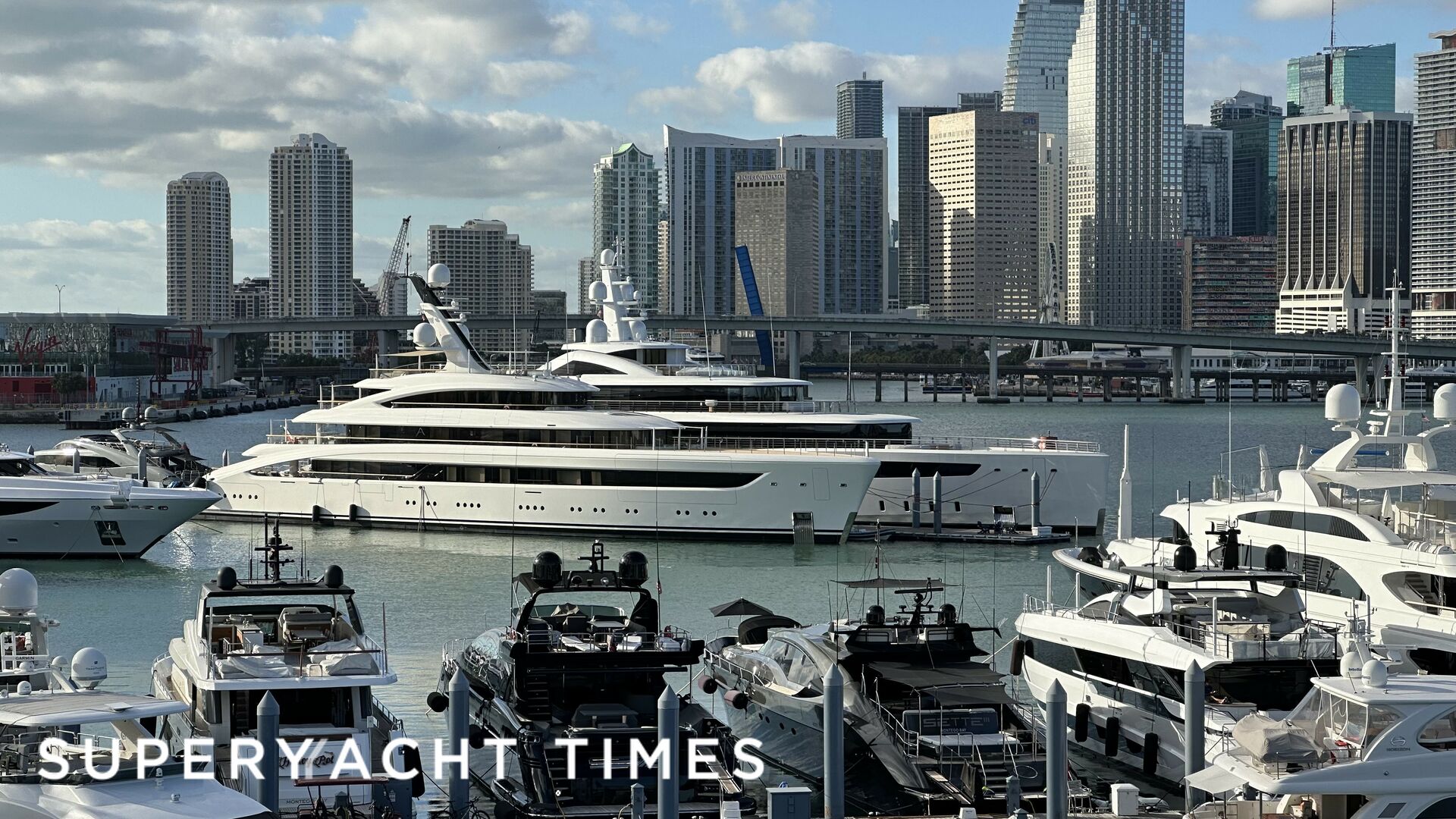 70m+ Feadship superyachts Alvia and Viva in Miami