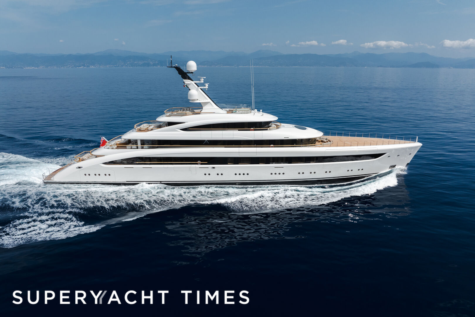 Onboard 76m Alvia: Epitomising harmony