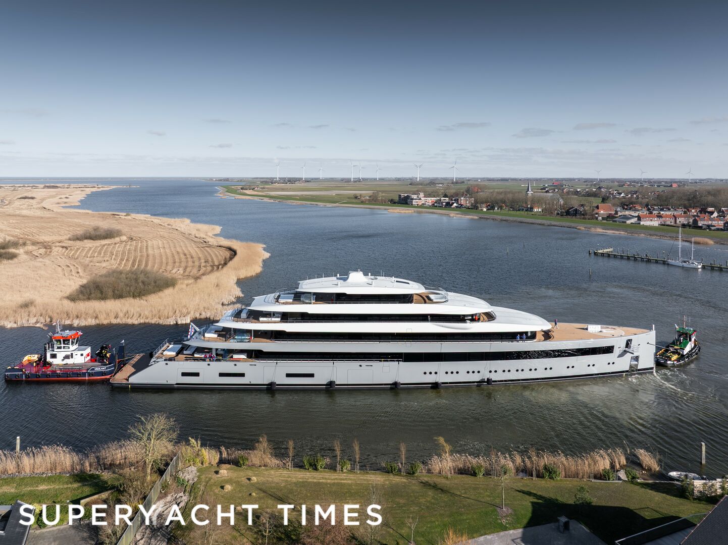 101m Feadship 1013 yacht Moonrise launched