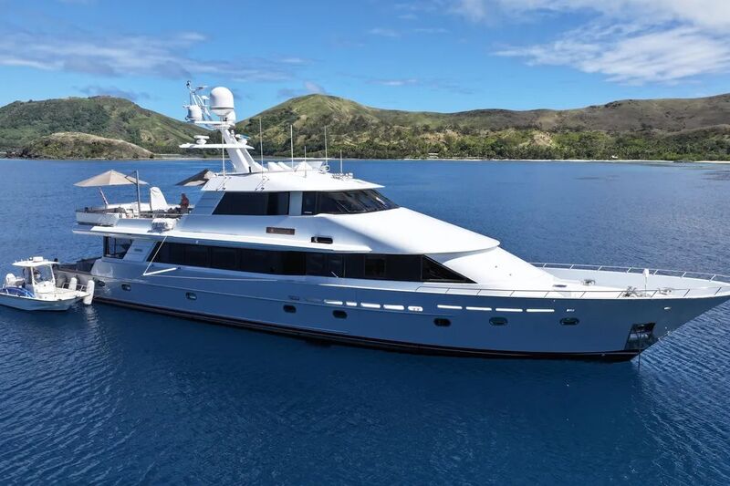 35m Crescent Custom motor yacht Columbus for sale