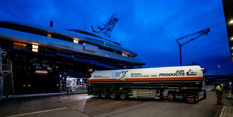 118m Feadship yacht Breakthrough first to receive liquid hydrogen ...