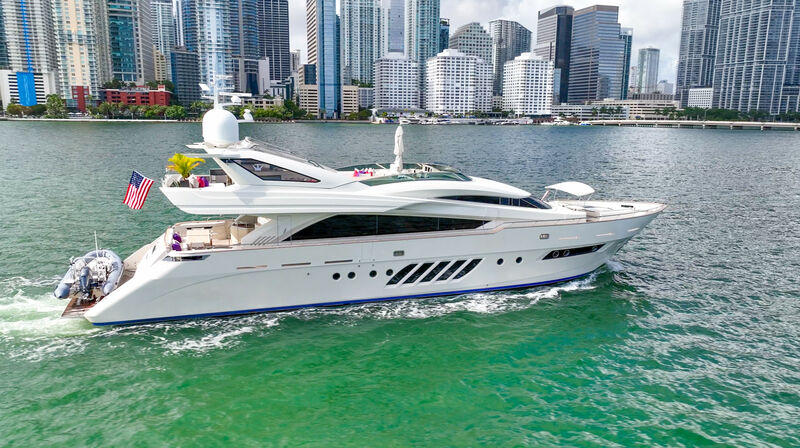 29m Dominator motor yacht Casual sold