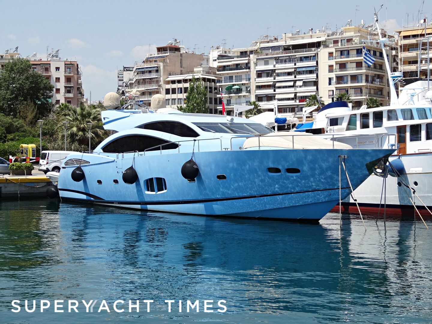 28m Sunseeker yacht Code runs aground in Pijavica, Croatia