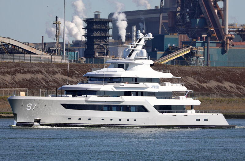 80m Feadship explorer superyacht Valor in IJmuiden