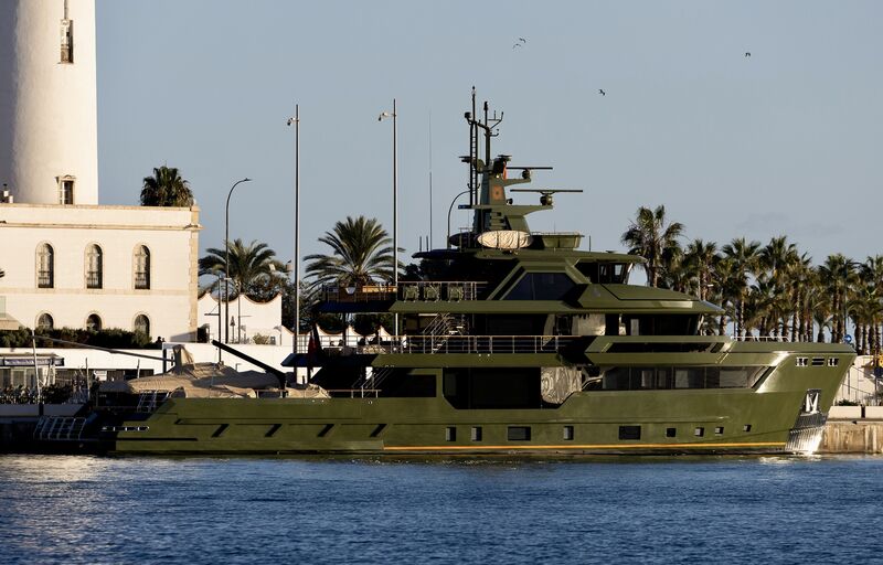 44m CdM Flexplorer 146 superyacht Nasiba in Málaga