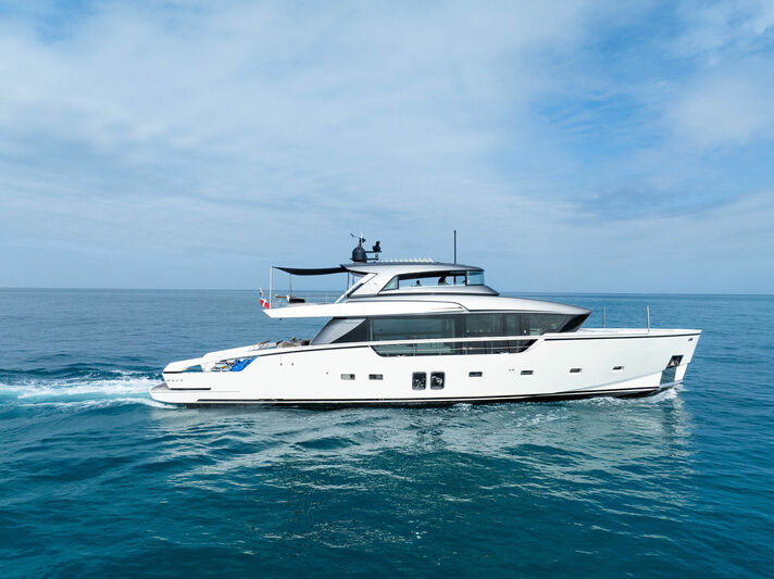27m Sanlorenzo motor yacht Mave sold