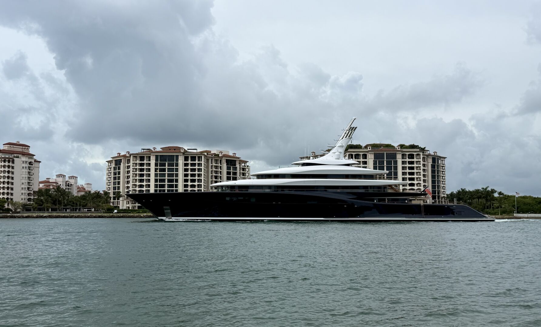 119m Feadship hydrogen fuel-cell superyacht Breakthrough in Miami