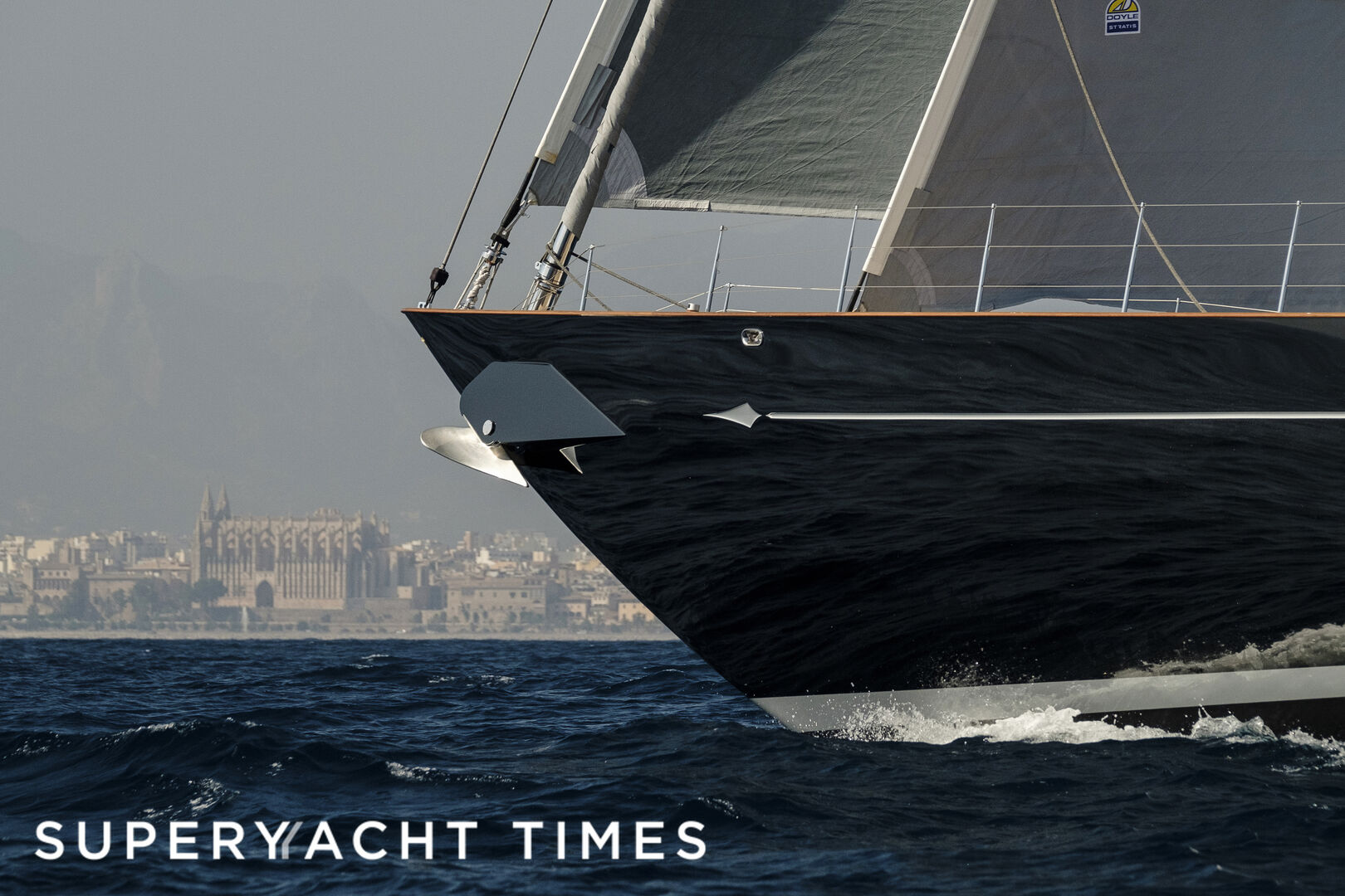 Superyacht of the Week: Alluring Aquarius