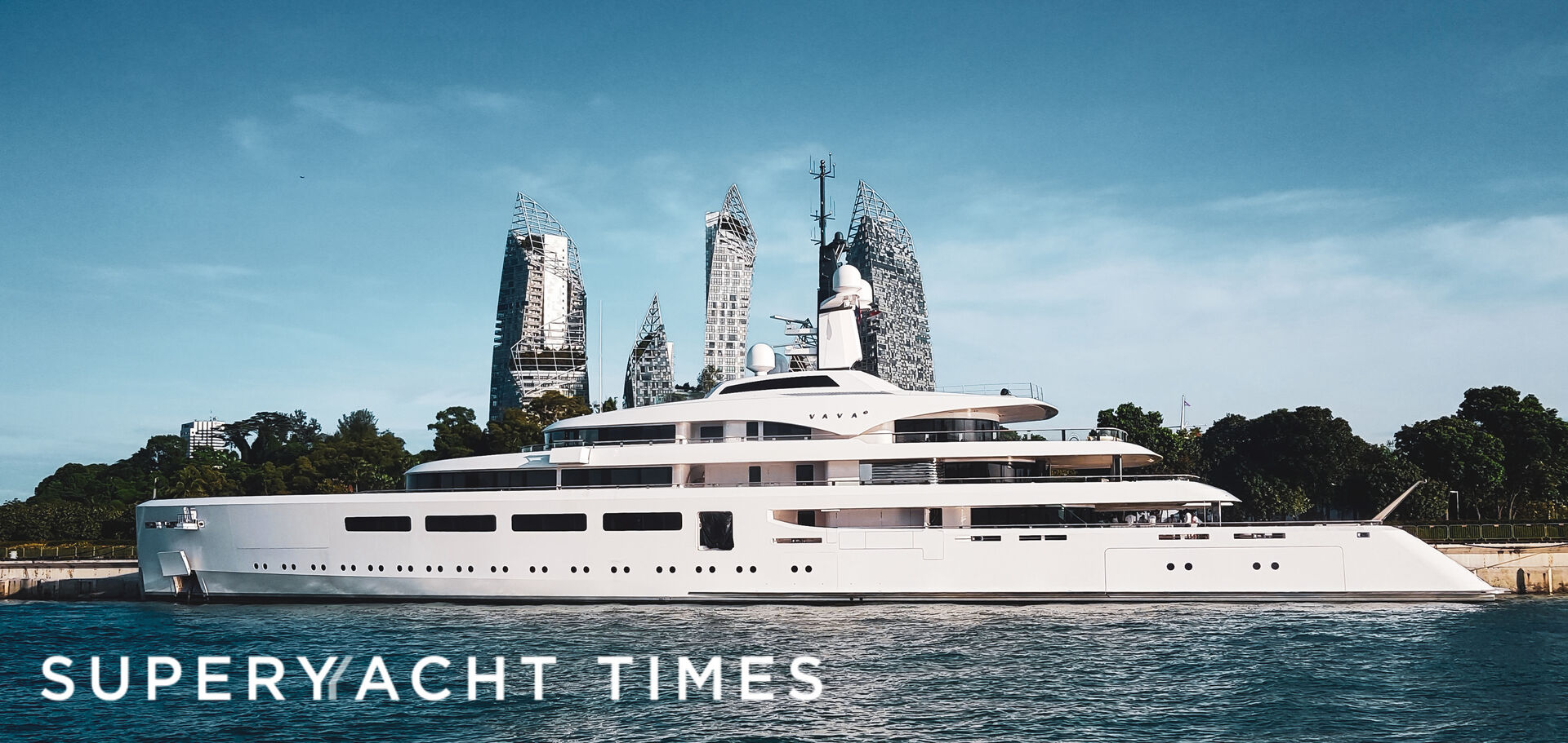 Superyacht Vava II in Keppel Bay