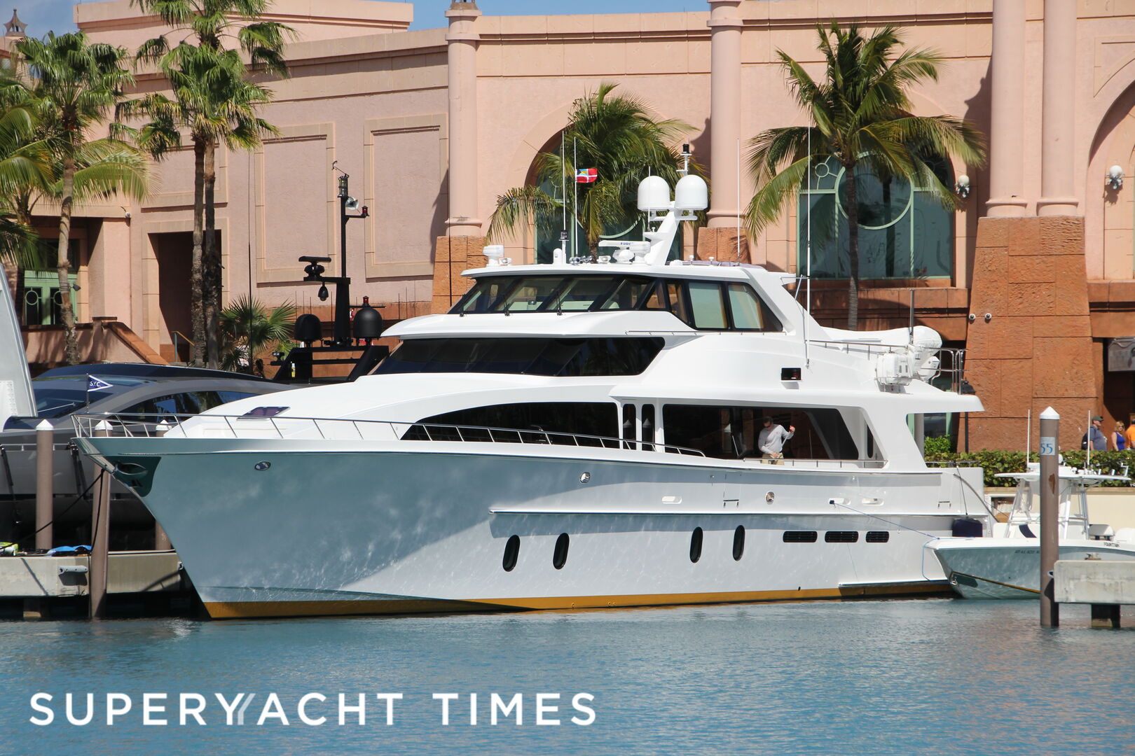 Superyacht Bluewater Cat in Nassau