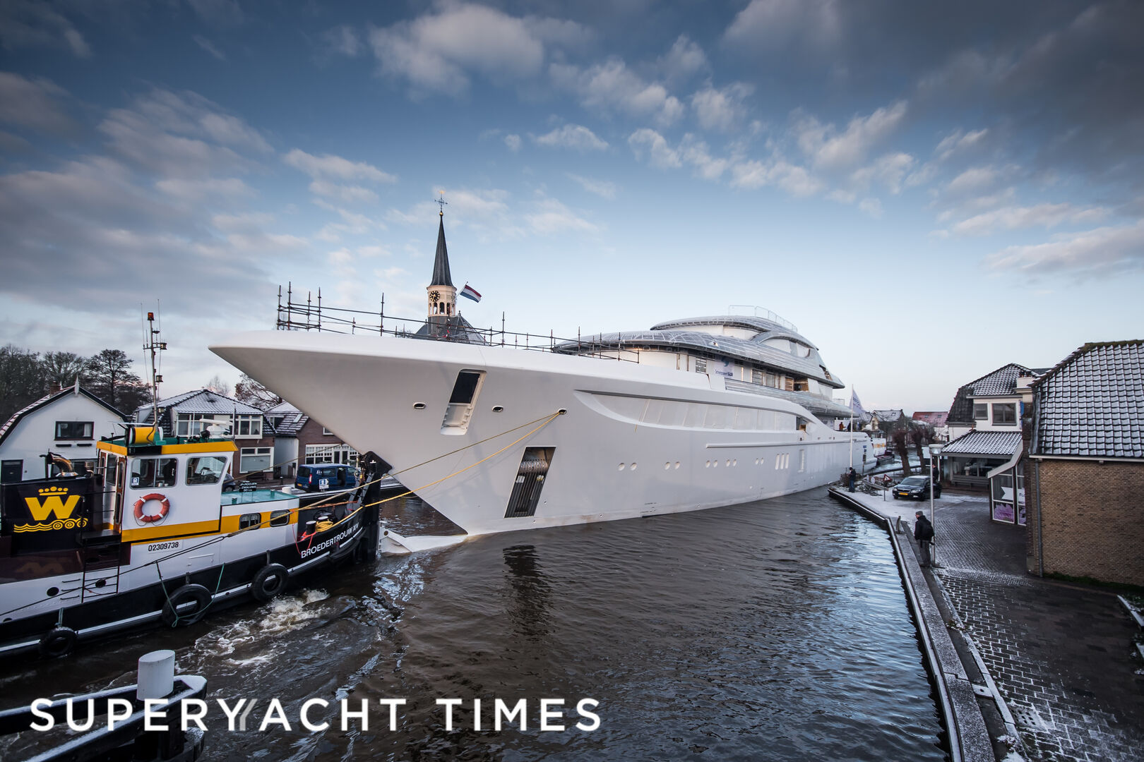 In Pictures: Hull of 72m Feadship project 705 on the move