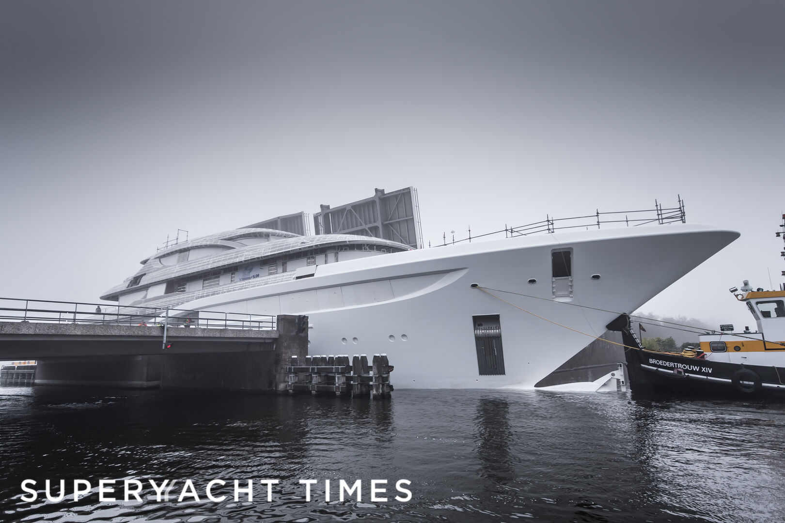 In Pictures: Hull of 72m Feadship project 705 on the move