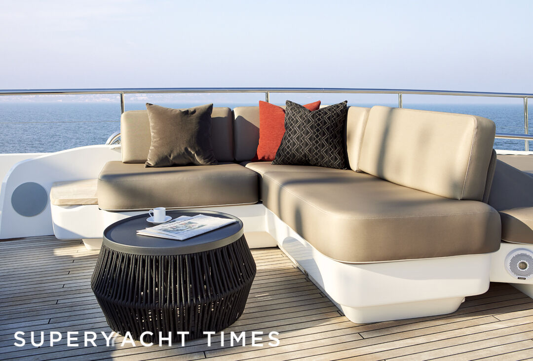 35m yacht Samba on the market