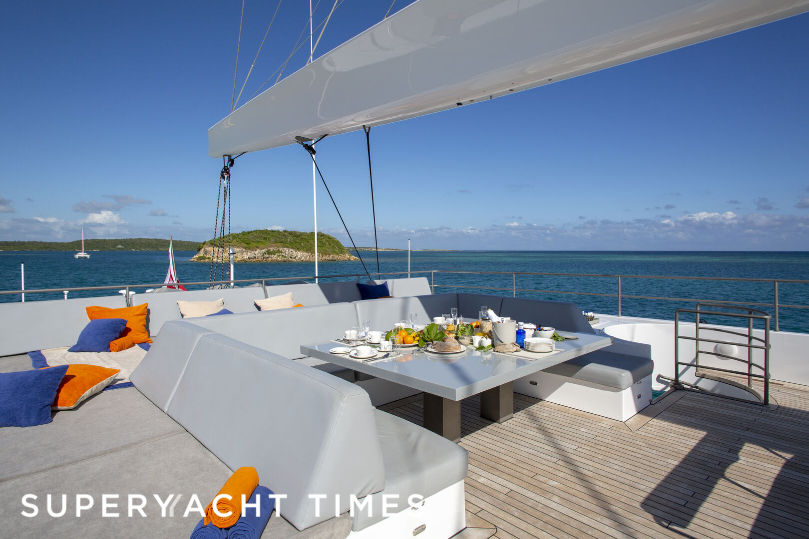 Sunreef 35m flagship catamaran Che sold