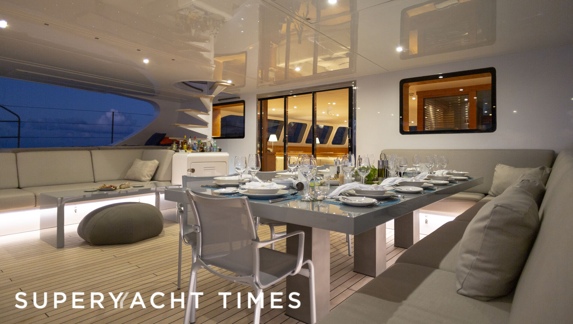 35m sailing catamaran yacht Che is for sale