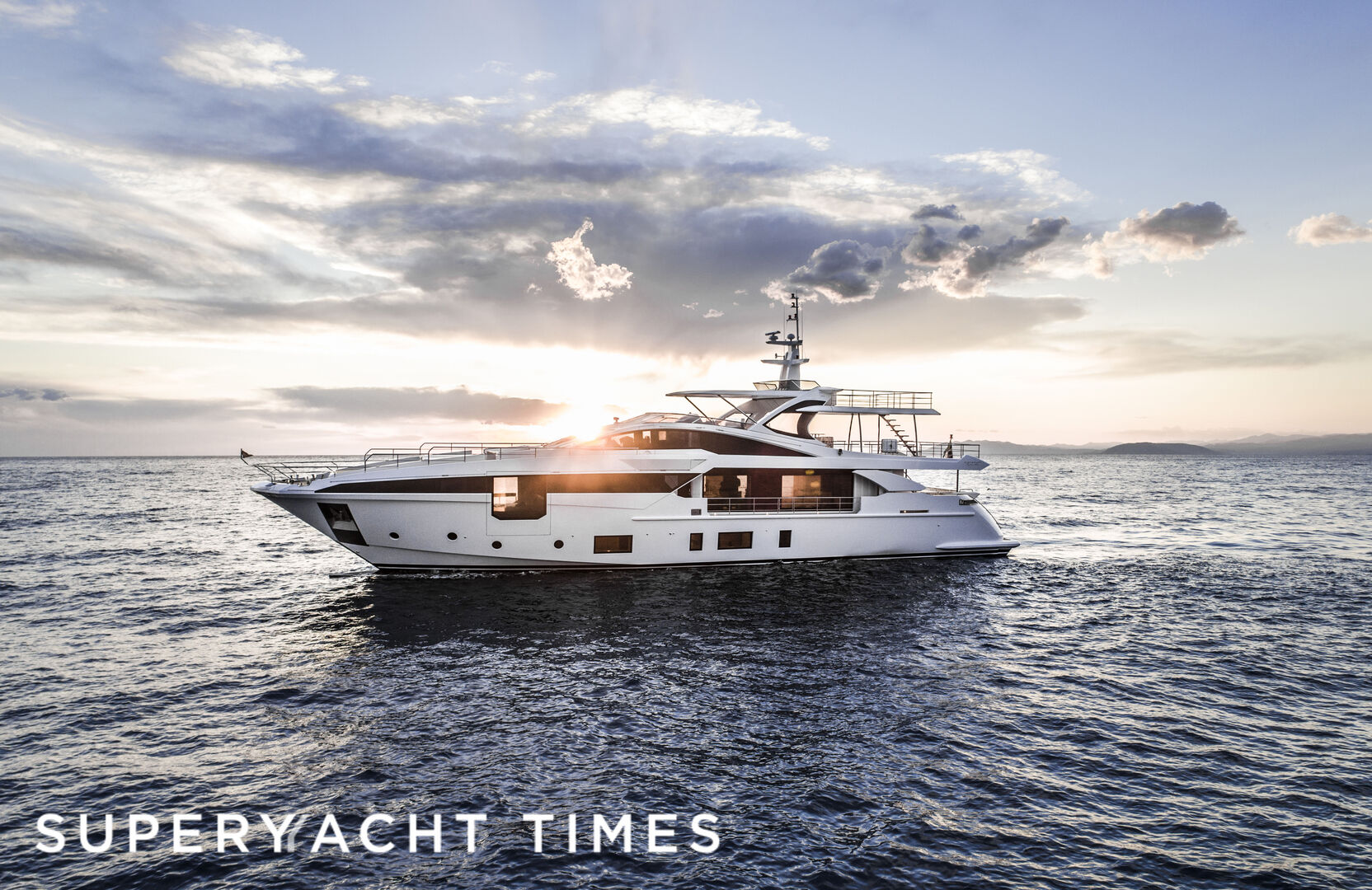 35m yacht Sol sold in Florida