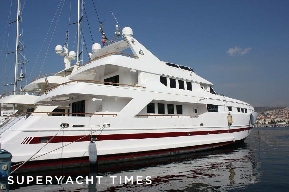Two unknown 40m+ yachts seen in Istanbul