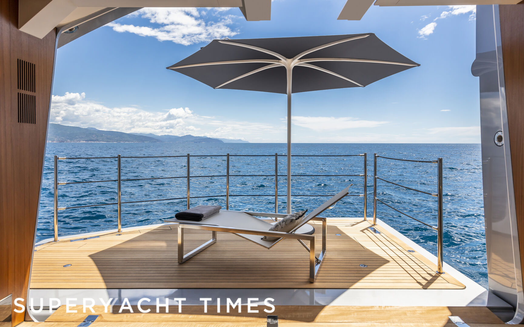 43m Pershing superyacht Chorusline for sale