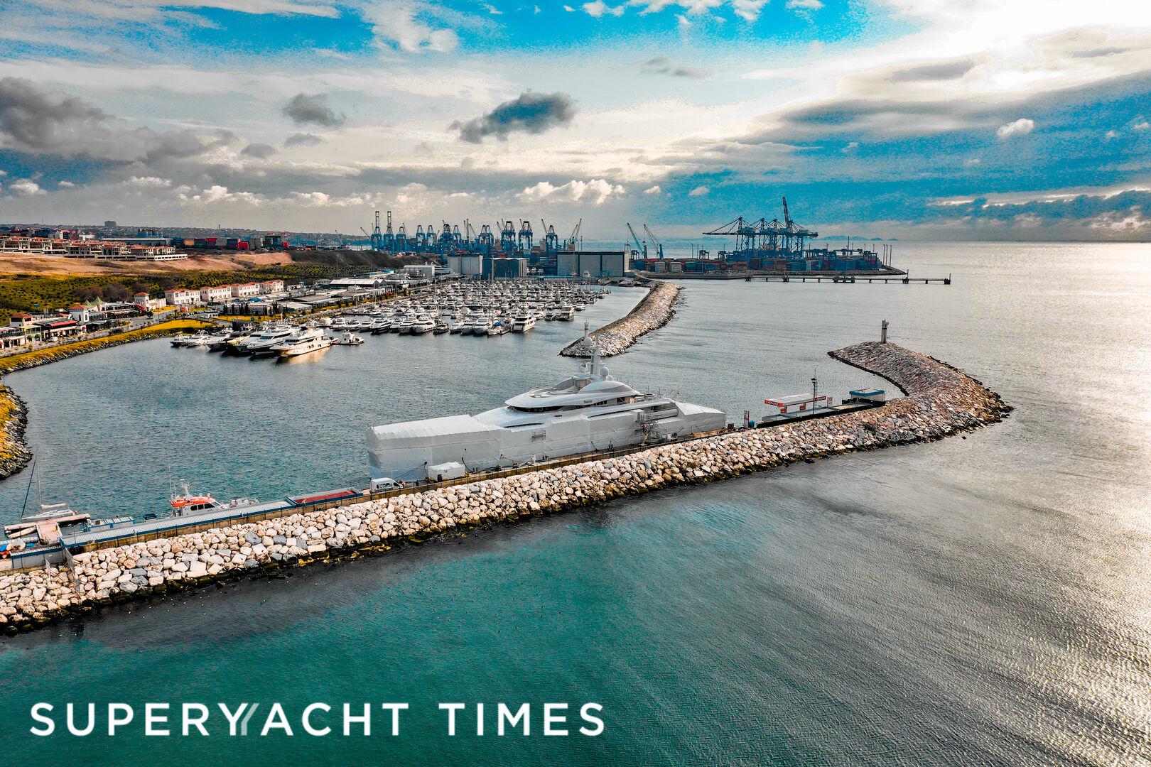 6 reasons why you should visit Istanbul by superyacht
