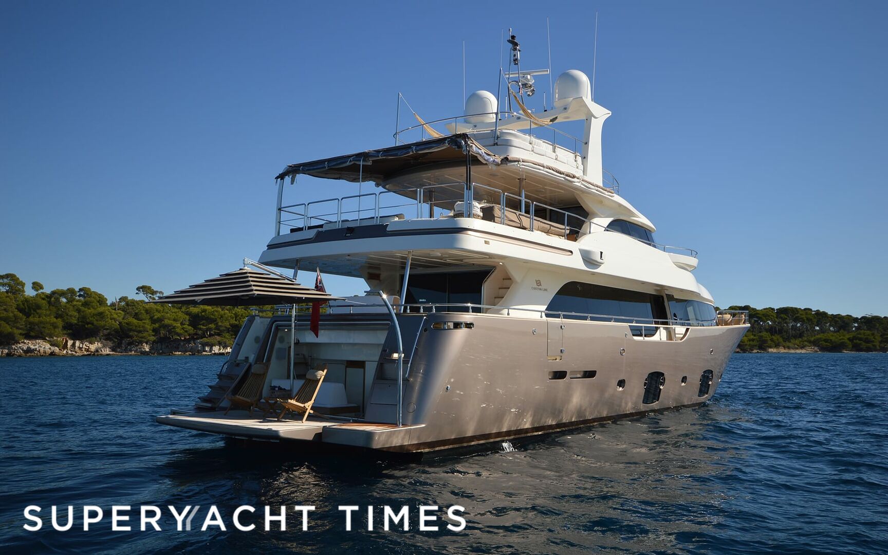 26m Custom Line motor yacht Disparate sold in an in-house deal