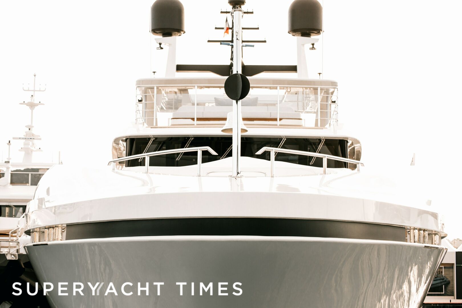 How to choose a wheelhouse solution for your superyacht