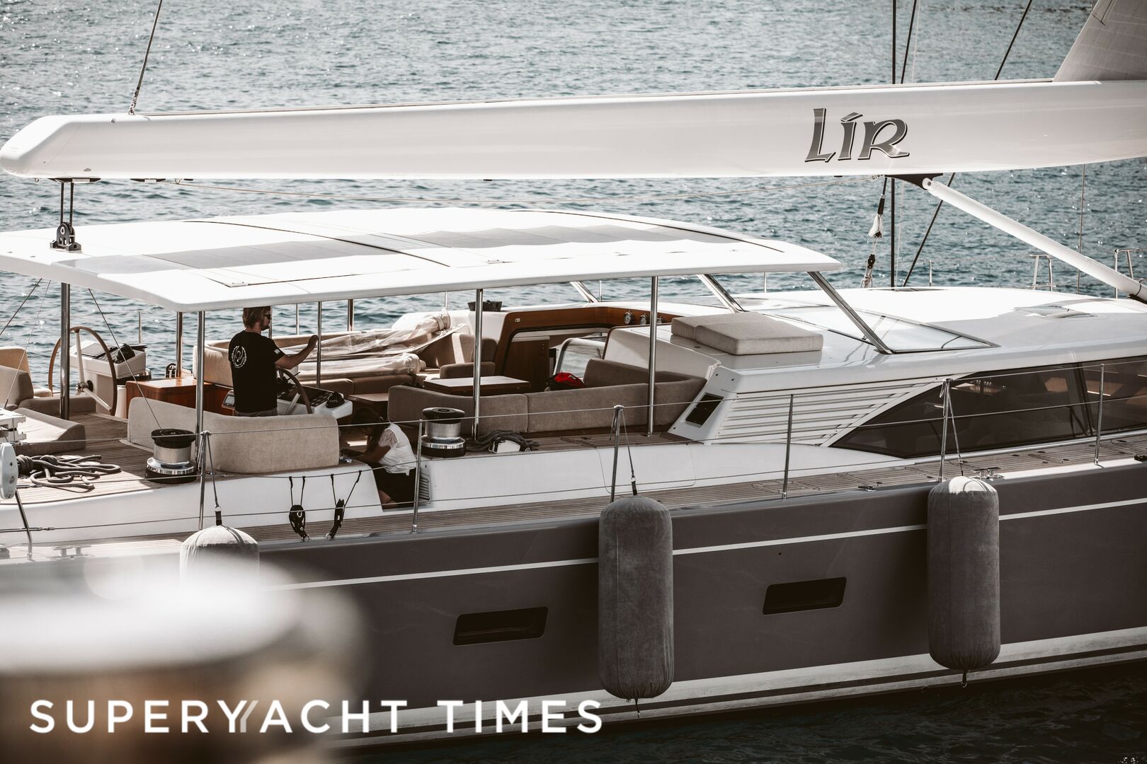 How to choose a wheelhouse solution for your superyacht